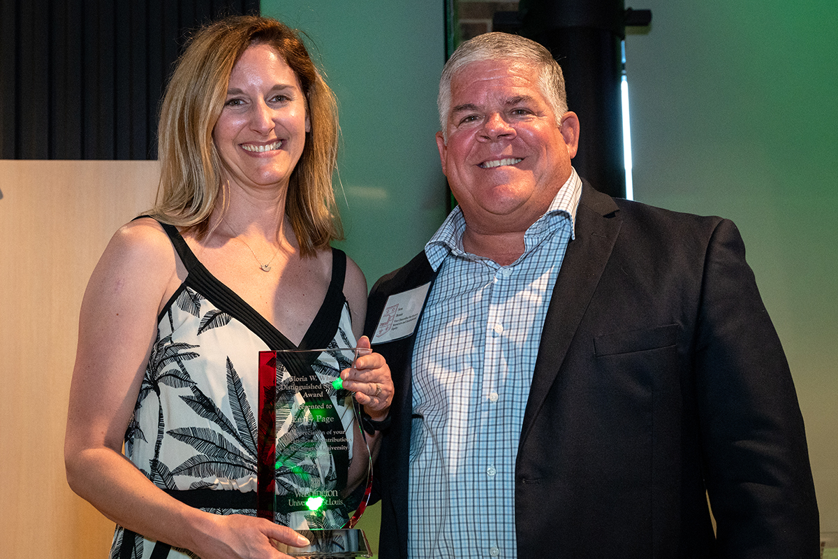 Page receives Gloria White Award - The Source - WashU