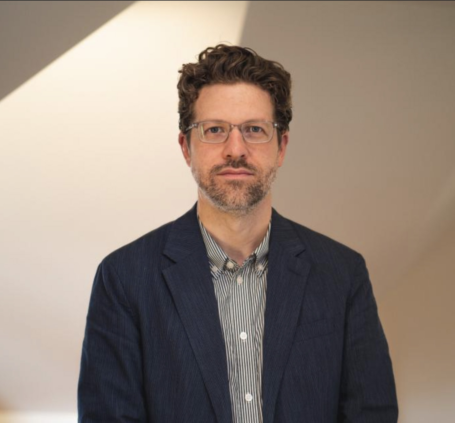 Powers wins book award from cinema society - The Source - WashU