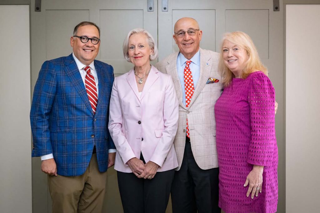 Kim and Tim Eberlein receive Harris Award - The Source - WashU